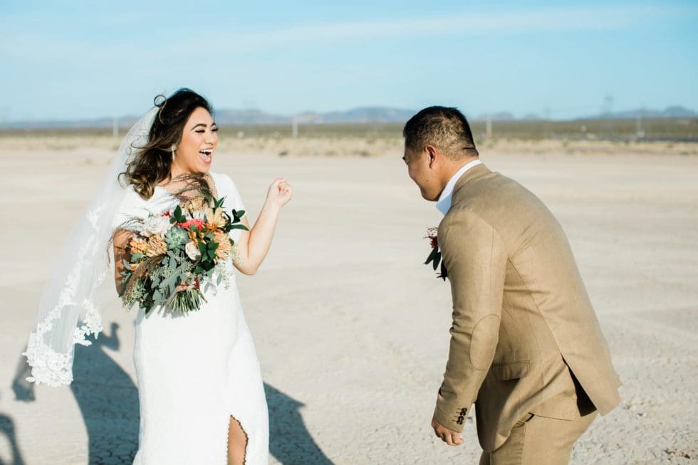 33 Must-Have Wedding Photos [+ Checklist]